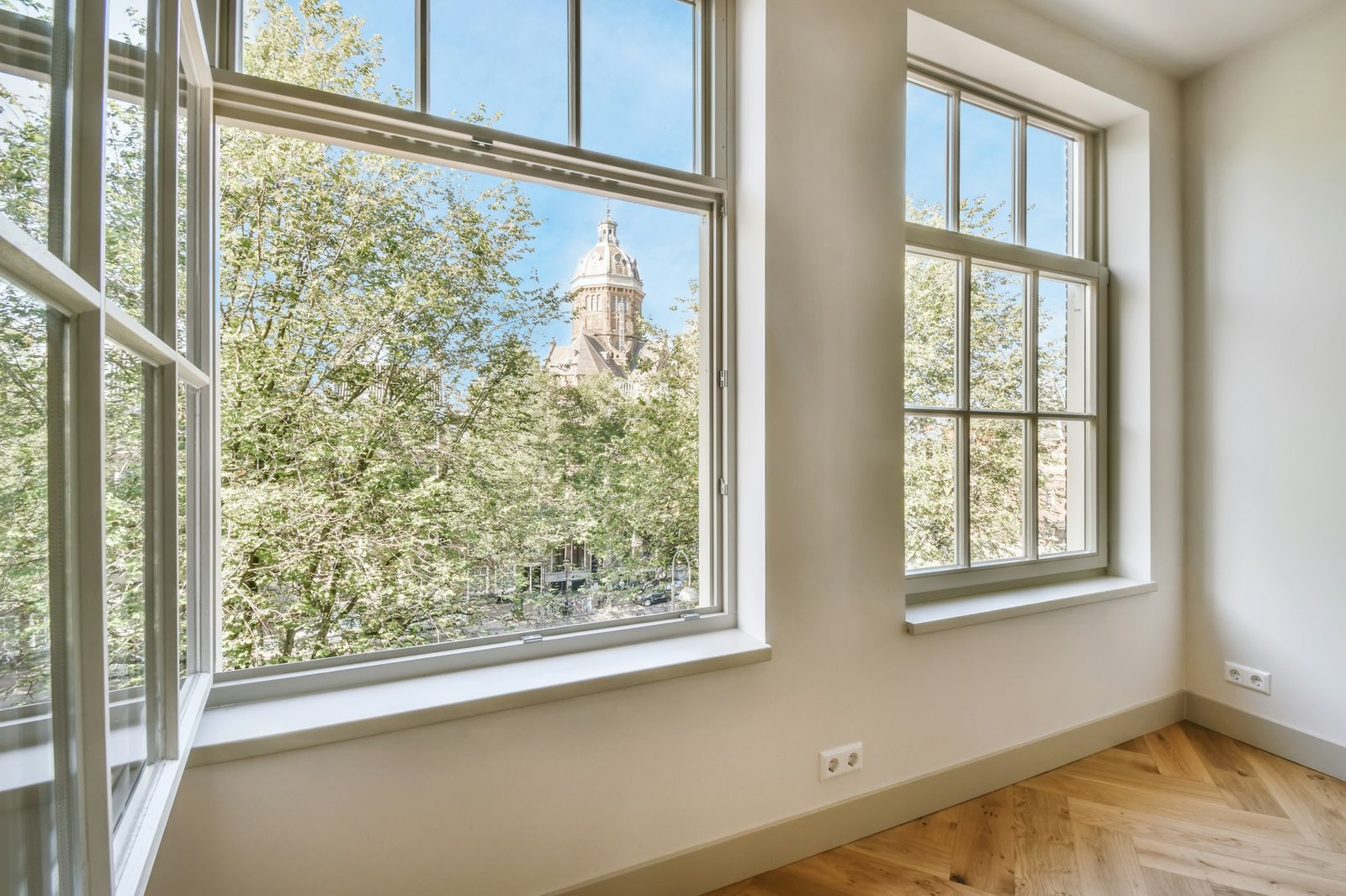 Are There Specific uPVC Window Designs that Offer Better Heat ...